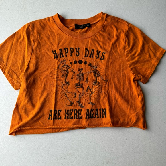 Social Scene | Tops | Social Scene Graphic Crop Tee Size S | Poshmark